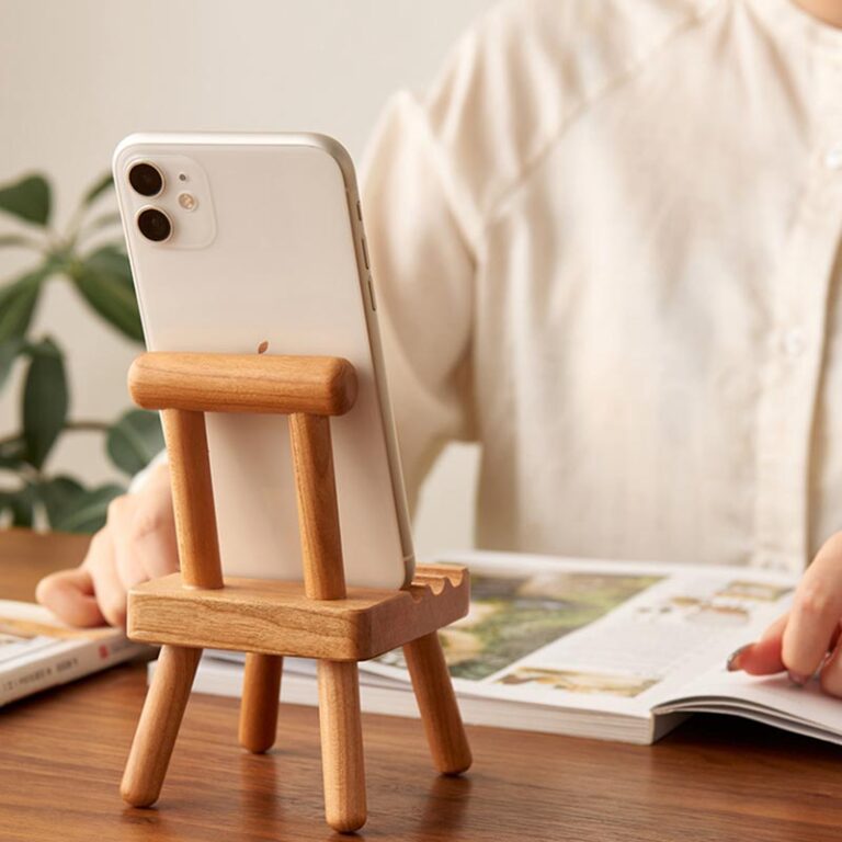 Cute Wooden Phone Stand – Woodence